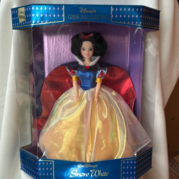 Disney | Toys | New Disney Snow White Classic Doll Collection In ...